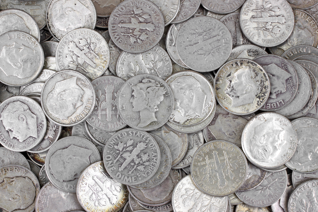 Texas semi-truck crash spills $800,000 worth of dimes across highway