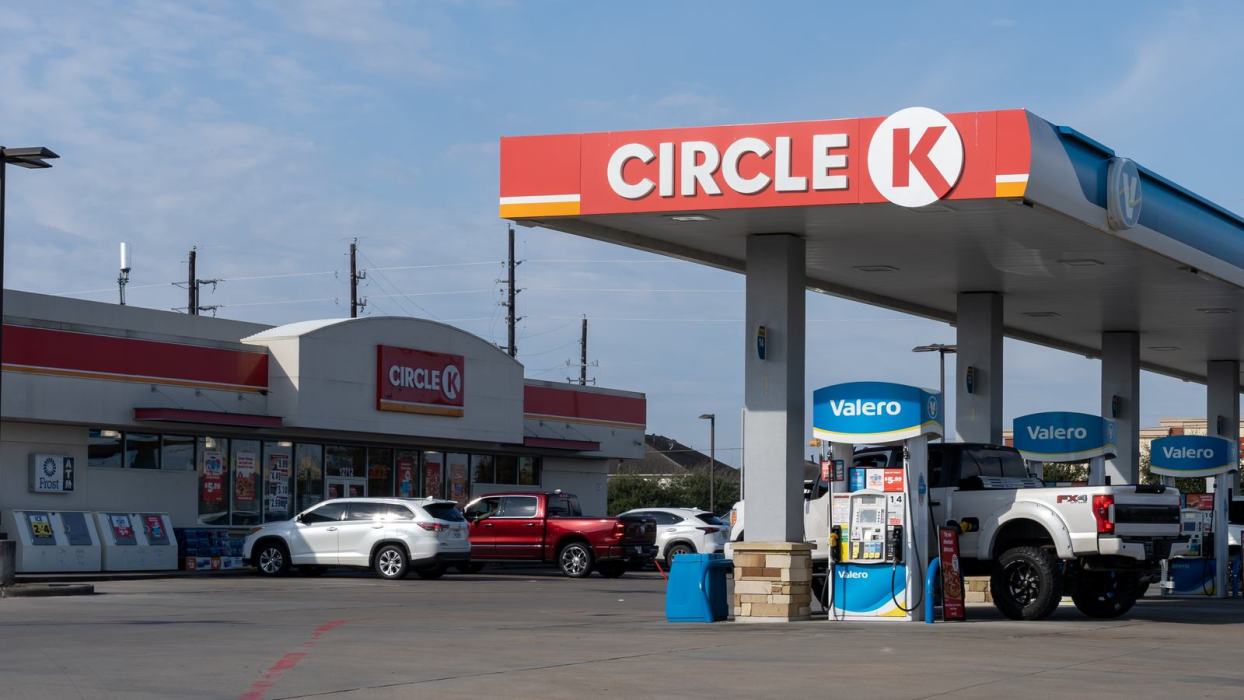 Arizona drivers are awaiting refunds after getting the wrong gas from a ...