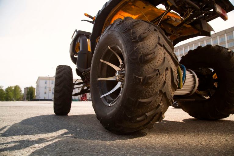 Michigan four-wheeler thieves flee police off highway, stumble into ...