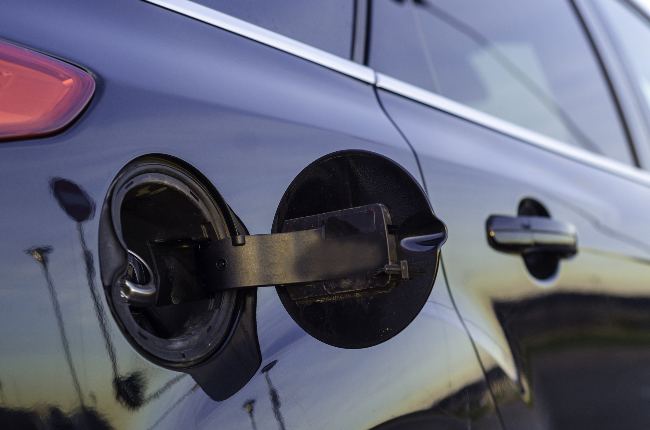 Here’s why cars have fuel doors on different sides