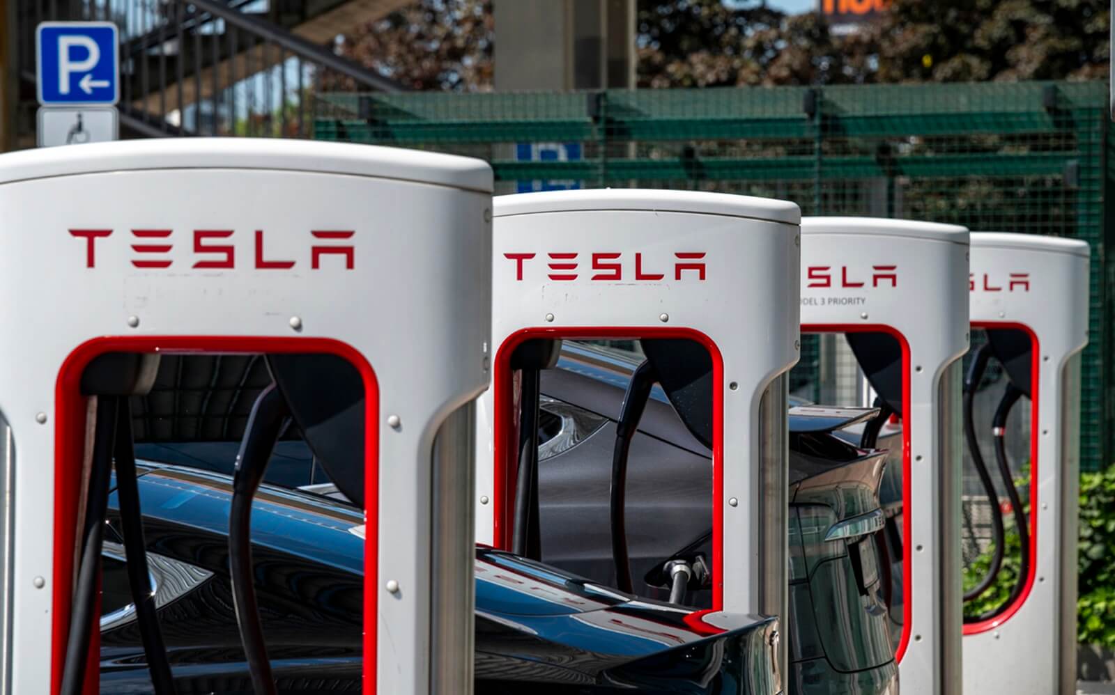 NJ ditches Tesla Superchargers along the New Jersey Turnpike - MotorBiscuit
