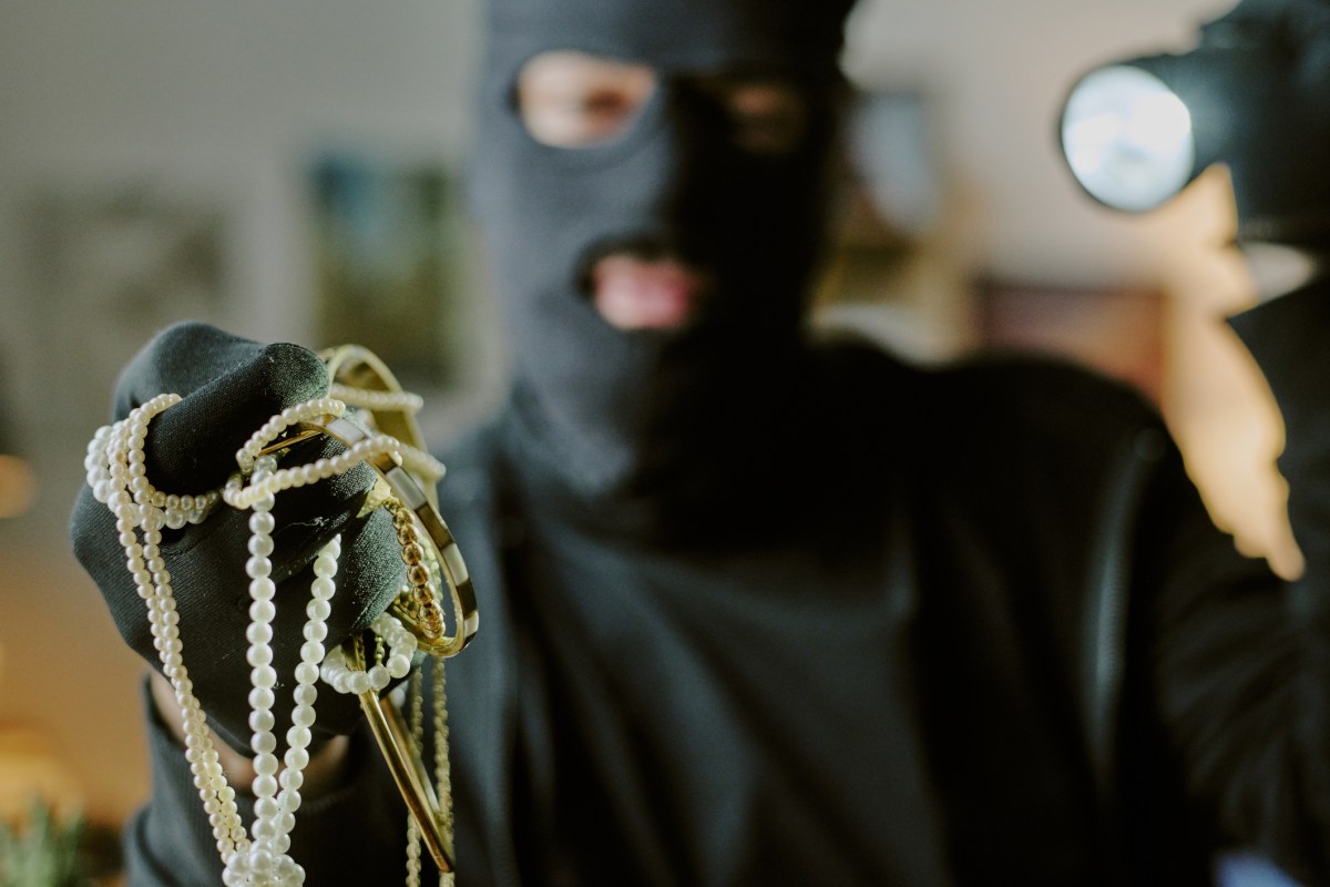 California thieves follow truck for 300 miles to steal $100 million in ...