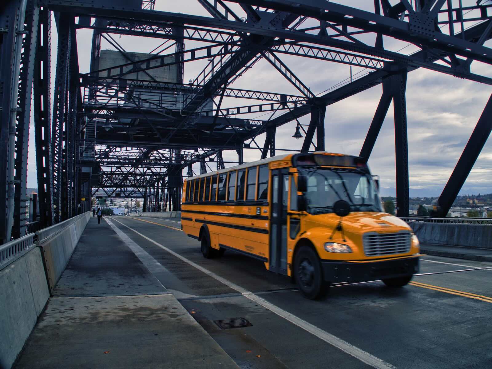 Florida man climbs on school bus to cuss out driver, threaten shooting