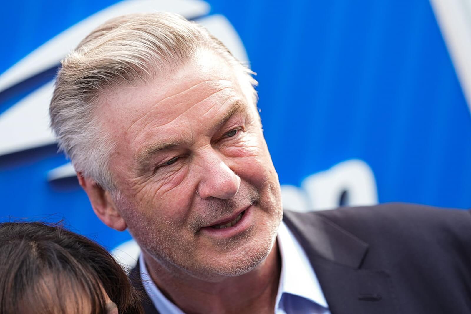 Alec Baldwin, Stephen Baldwin Crash Range Rover Into a Tree in Bizarre ...