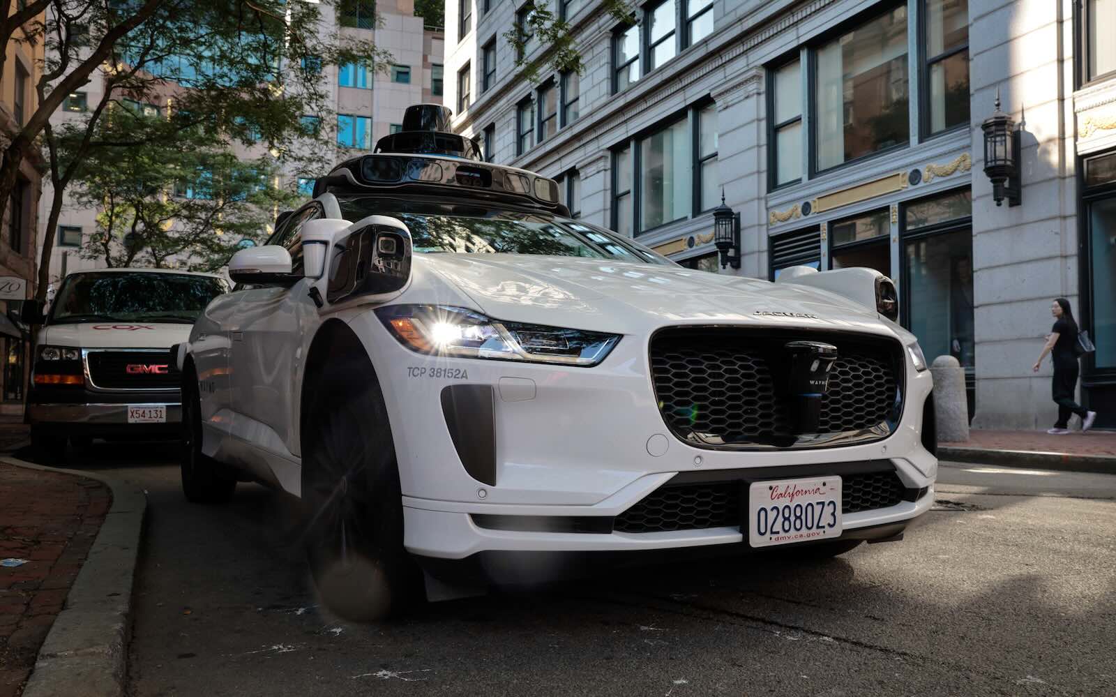 Police Stop Self-Driving Taxi for Illegal U-Turn, Google Gets ‘Notice’