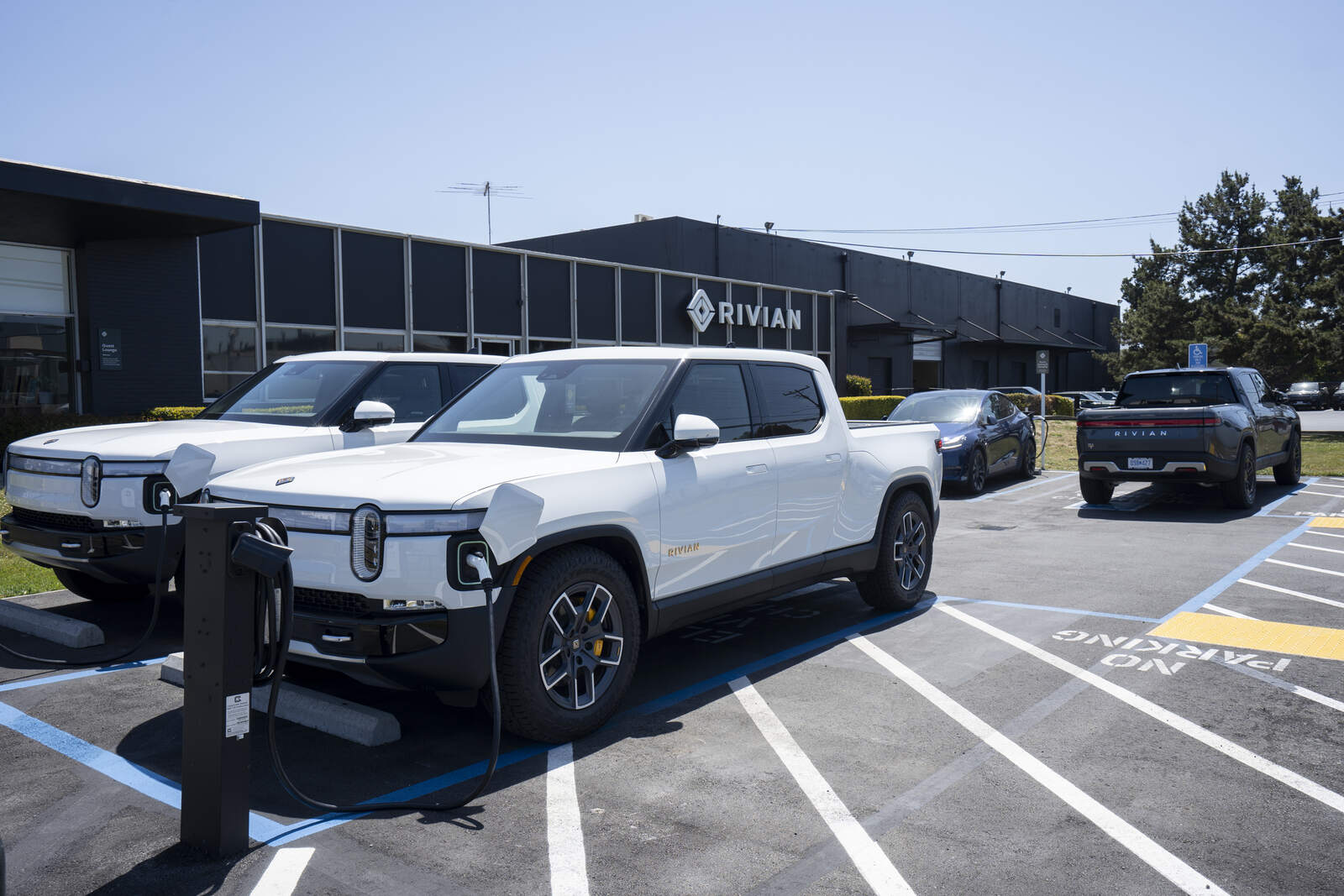 Tennessee Firefighters Find Rivian EVs Engulfed in Flames - MotorBiscuit