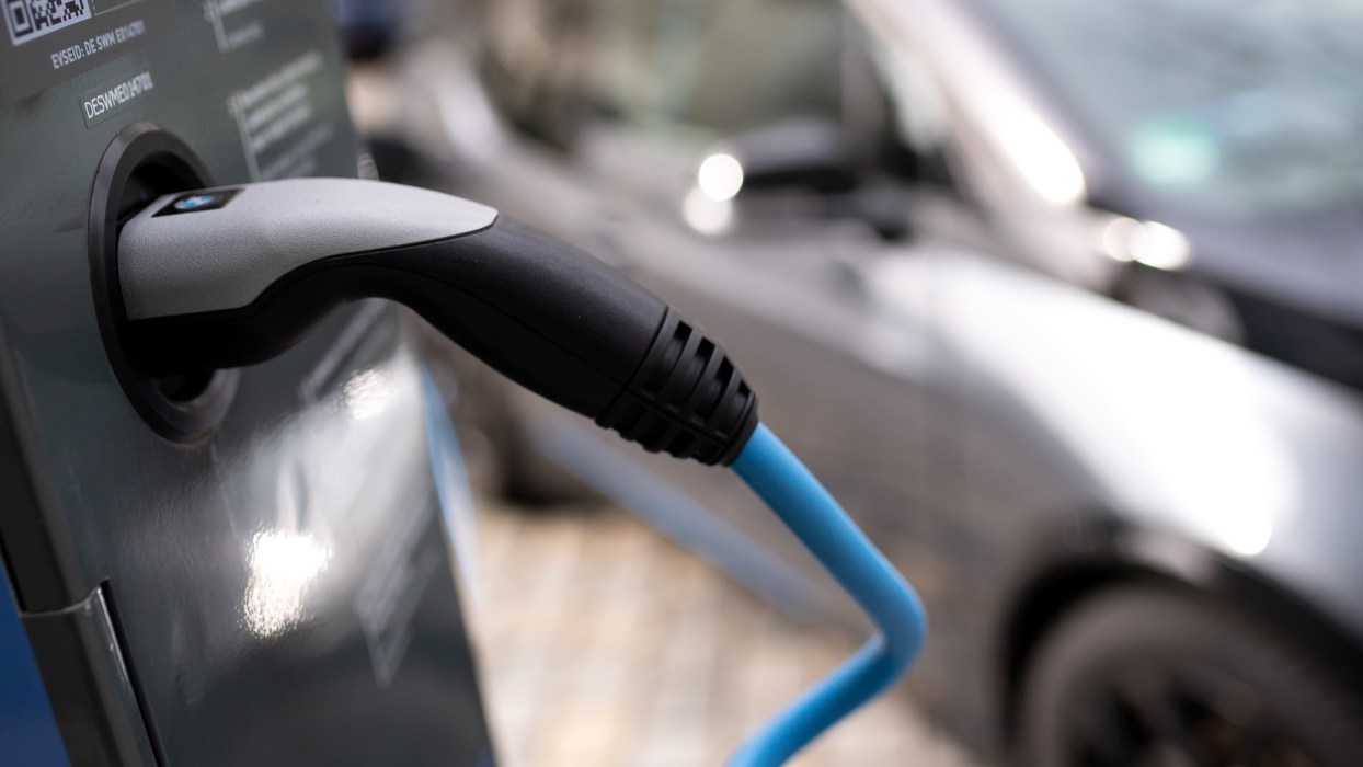 Meet the ‘Detroit Electric,’ a 100-Year-Old EV Coupe Henry Ford’s Wife ...