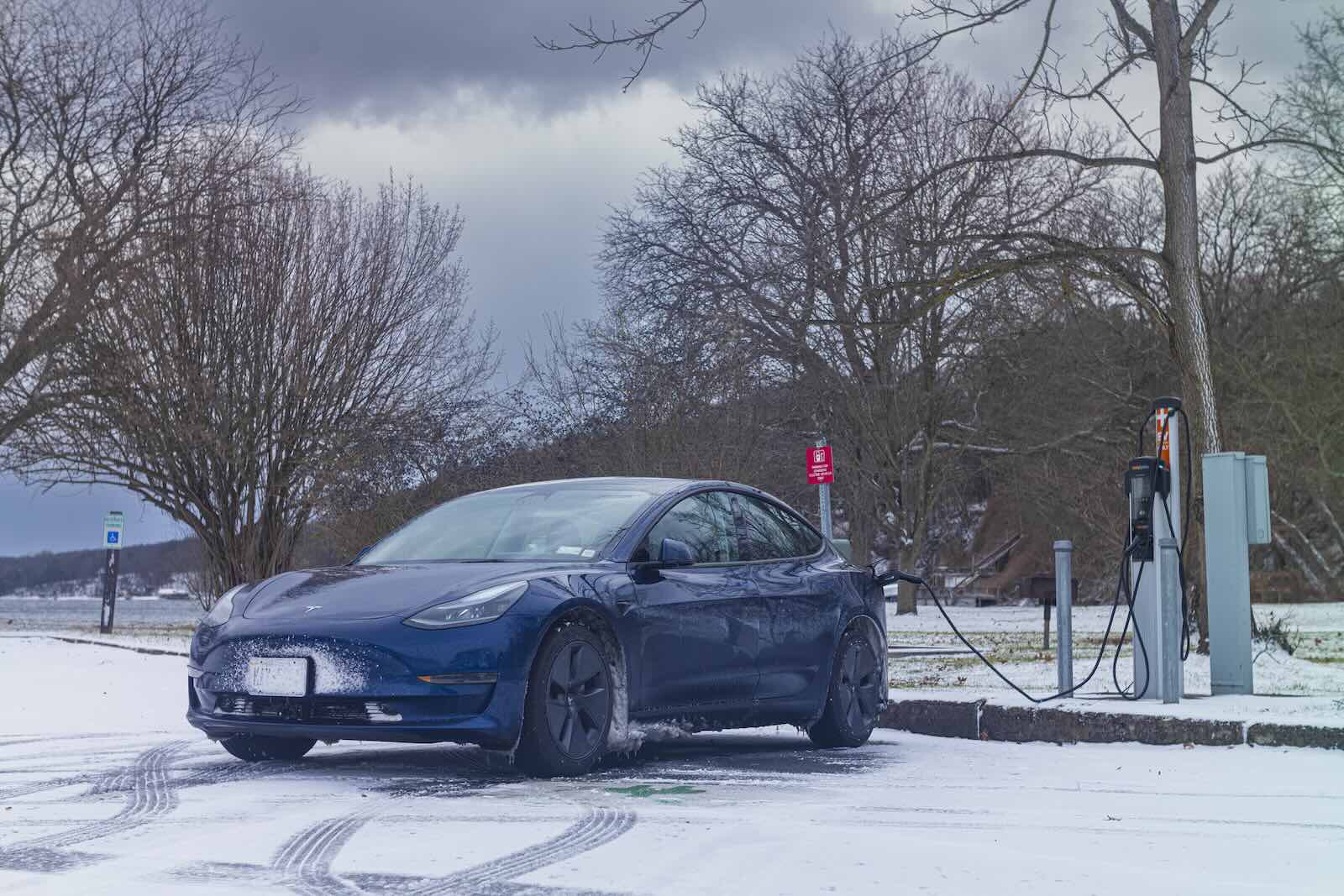 2 Downsides of Driving a Tesla in the Winter (and 1 Upside) - MotorBiscuit