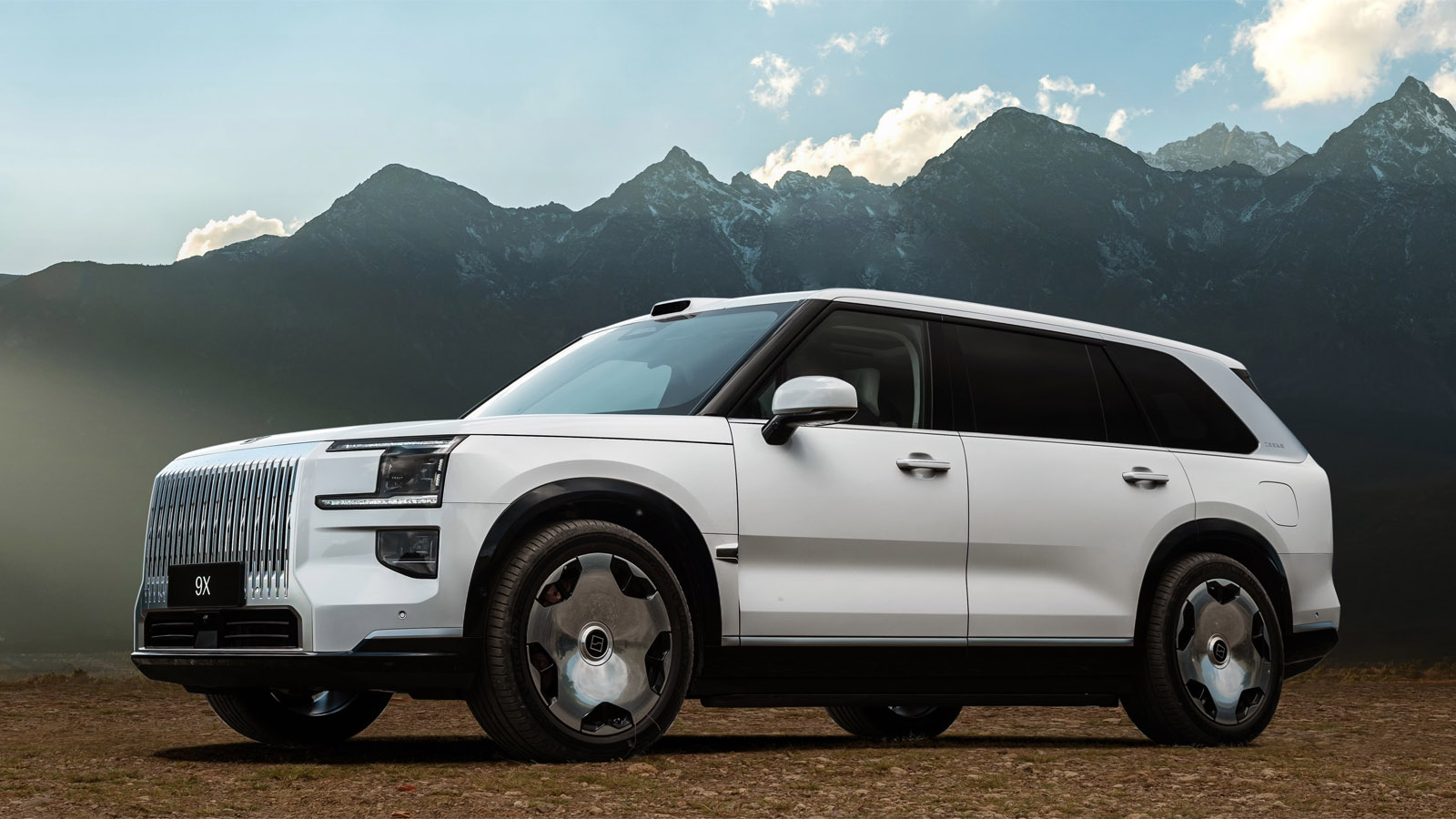 The Zeekr 9X Ultra-Luxury SUV Has Just About Every Extra and a ...