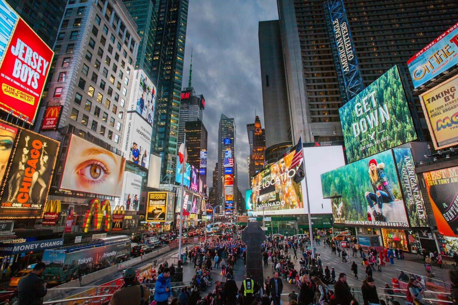Knicks Fan Attacks McLaren Driver in Times Square As NBA Chaos Spreads ...