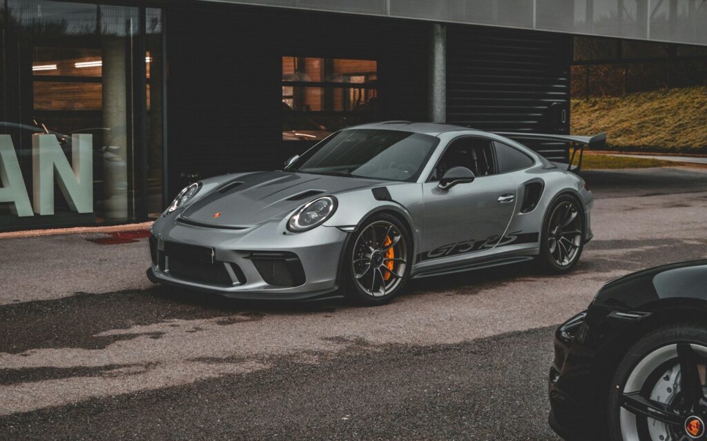 Porsche 911 to Stay True to Its Roots as CEO Rules Out Full ...